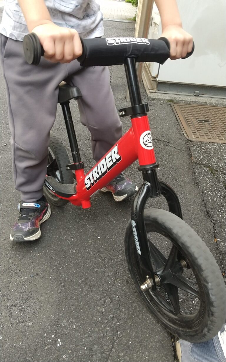 【比較】ストライダー失敗しない選び方！スポーツvsクラシックの違いを徹底比較 - 二児ママのほっこり暮らしブログ